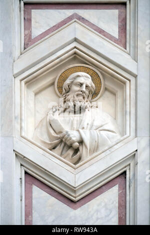 Saint Bartholomew the Apostle, statue on the Milan Cathedral, Duomo di ...