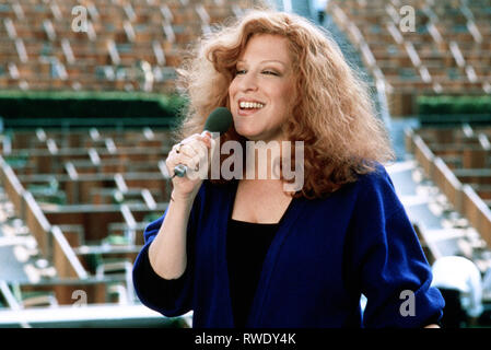 BETTE MIDLER, BEACHES, 1988 Stock Photo - Alamy