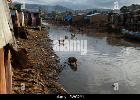 Kroo Bay slum, Freetown, Sierra Leone, West Africa Stock Photo - Alamy