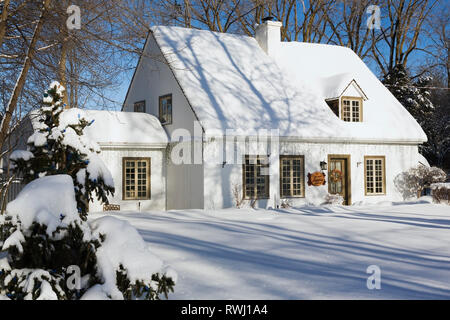 Old circa 1886 Canadiana cottage style home with white stucco cladding ...
