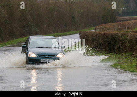 Martock, Somerset, UK. 6th Mar, 2019. UK Weather. Localised flooding as ...