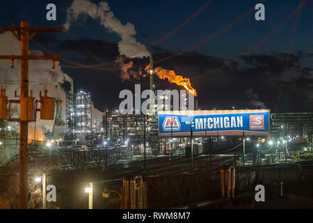 Detroit, Michigan - The Marathon Petroleum refinery. The refinery Stock ...