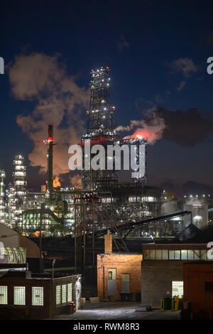 Detroit, Michigan - The Marathon Petroleum Refinery in winter Stock ...