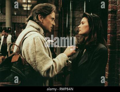 Demi Moore, Michael Douglas / Disclosure 1994 directed by Barry ...