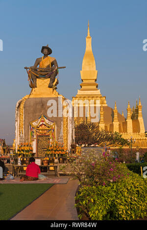 King Setthathirath statue Wat Pha That Luang Vientiane Laos Stock Photo ...