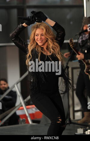 Shakira 2014 Photo By John Barrett/PHOTOlink Stock Photo - Alamy