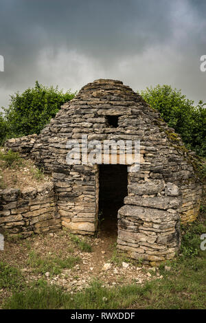 La Cadole (200 yr old stone Lodge), Essoyes, France Stock Photo - Alamy