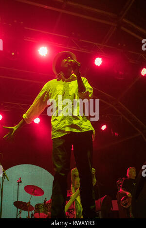 Aboriginal and balanda band members of the Australian band Yothu Yindi ...