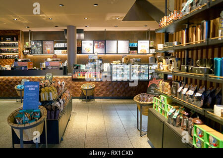 Starbucks interior counter display Stock Photo: 224559733 - Alamy