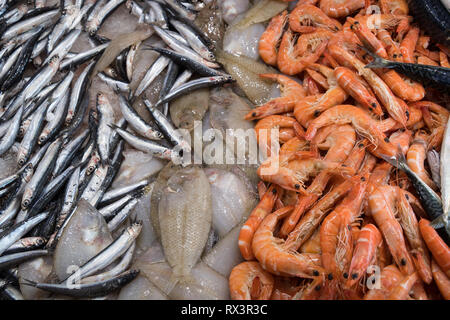 Fish stall in the market of Sanary-sur-mer, France Stock Photo - Alamy
