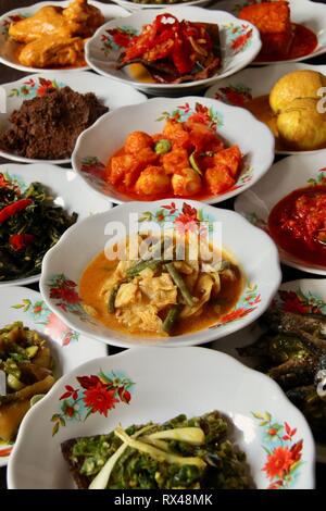 Padang Minang Rijsttafel in Traditional 'Hidang' Style Stock Photo - Alamy