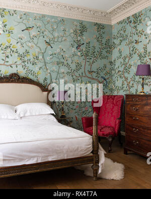 Georgian bedroom with wallpaper Stock Photo - Alamy