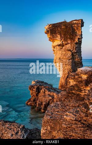 The large 'flowerpot' (sea stack) on Flowerpot Island at sunrise ...
