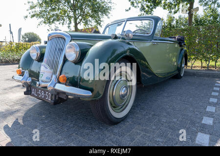 Steering wheel of Riley vintage car Steering wheel column gear shift ...