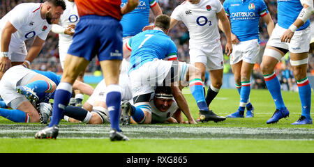 England's Jamie George (obscured) scores a try during the Quilter ...