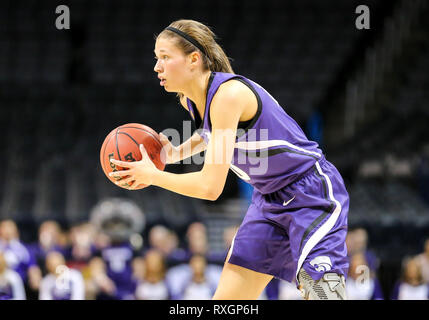 Kansas State guard Kayla Goth (10) is pressured by Texas guard Jada ...