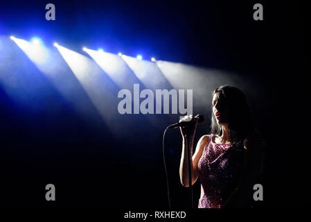 Shadow of a Singer , singing in night mood Stock Photo - Alamy