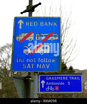 Do not follow sat nav warning sign at Red Bank Stock Photo - Alamy