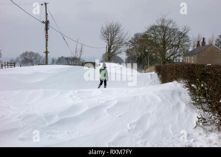 Blizzards and heavy snow fall block a country lane near Chorley ...