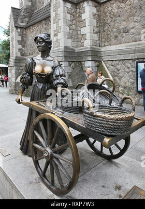 Molly Malone bronze statue on Suffolk Street, Dublin, Republic of ...