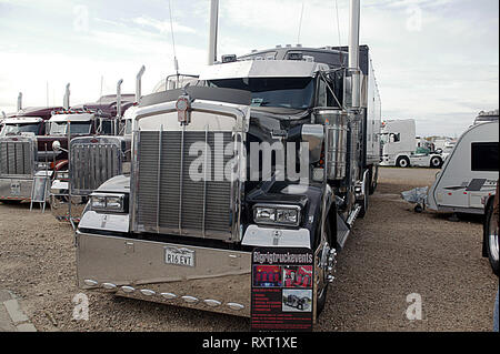 Big Red 18-wheeler Peterbilt Truck Stock Photo - Alamy