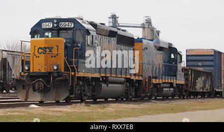 CSX Transportation locomotive, EMD SD40-2, #8465, in switching yard ...