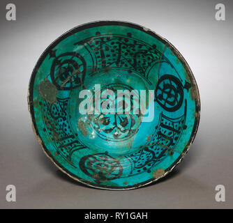 Bowl, Raqqa, Syria, Ayyubid period, 12th-13th century AD, stone-paste ...