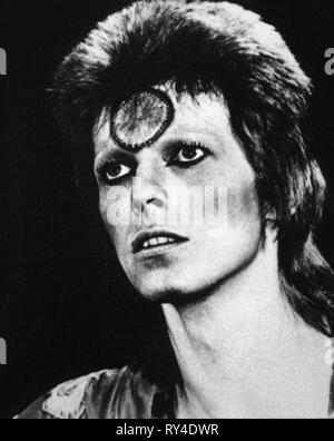 Ziggy Stardust and the Spiders from Mars (1973) DAVID BOWIE Stock Photo - Alamy