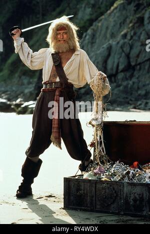 YELLOWBEARD (1983) GRAHAM CHAPMAN MEL DAMSKI (DIR) YLB1 009 Stock Photo ...