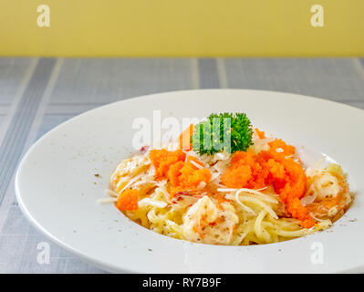 Spaghetti carbonara with shrimp and eggs prawns Stock Photo - Alamy