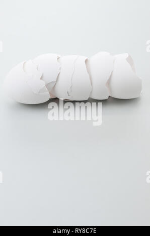 white empty broken egg shells backdrop Stock Photo - Alamy
