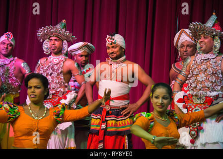 Female dancers performing a Kandyan dance at the Temple of the Tooth ...