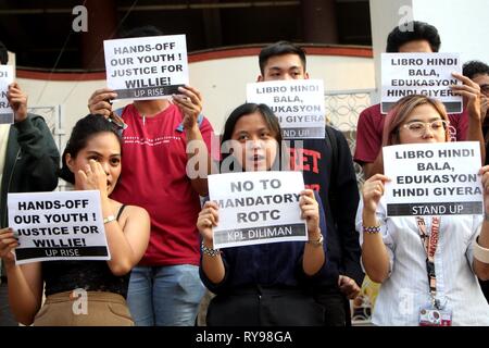 Students from the University of the Philippines Diliman chant slogans ...