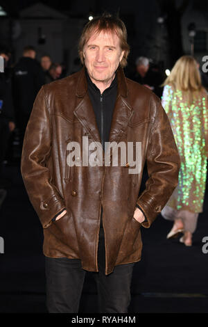 Rhys Ifans arriving Stock Photo - Alamy