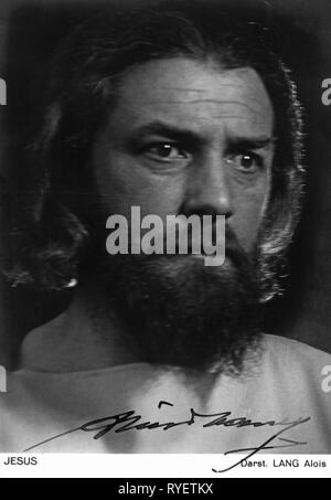 Actor Alois Lang plays Christ at the Passion Play in Oberammergau in ...