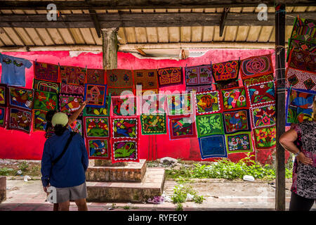 Molas on sale in San Blas, Panama Stock Photo - Alamy