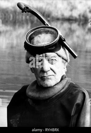 LAST OF THE SUMMER WINE BILL OWEN as Compo, KATHY STAFF as Nora Batty ...