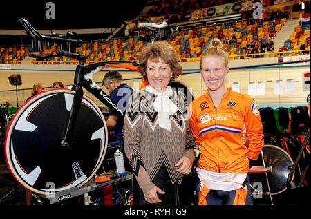 Princess Margriet with Caroline Groot worldchampion 500 meters ...