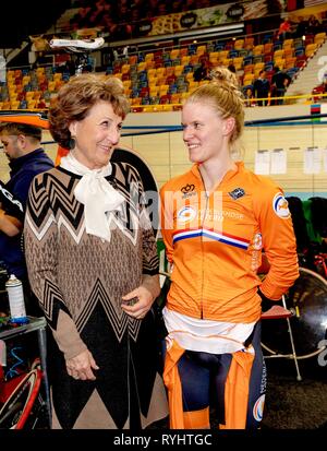 Princess Margriet with Caroline Groot worldchampion 500 meters ...