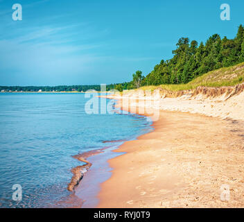 The shoreline of the bay in Green Bay Wisconsin in spring Stock Photo ...