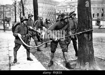 German Revolution 1918/1919: A government soldier (white armband) is ...