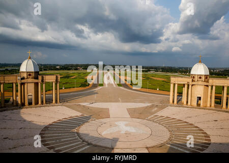 Catholic Basilica of Our Lady of Peace in Yamoussoukro, Cote d'Ivoire ...
