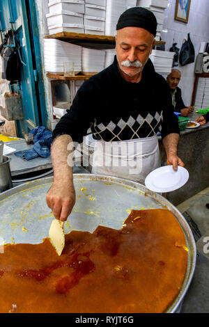 The most famous knaffieh (Palestinian cheese pastry) shop in Nablus ...