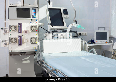 hospital emergency room with resuscitation equipment Stock Photo - Alamy