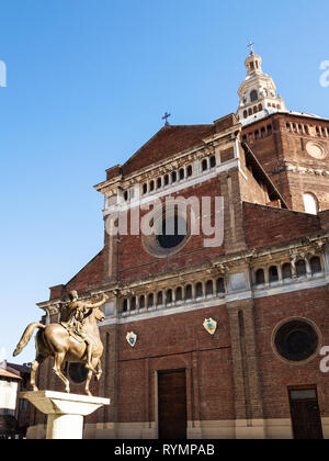 Duomo of Pavia with equestrian statue Regisole, Lombardy region Stock ...