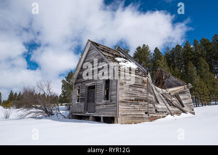 Collapsed abandoned farmhouse, Union County, Oregon Stock Photo - Alamy