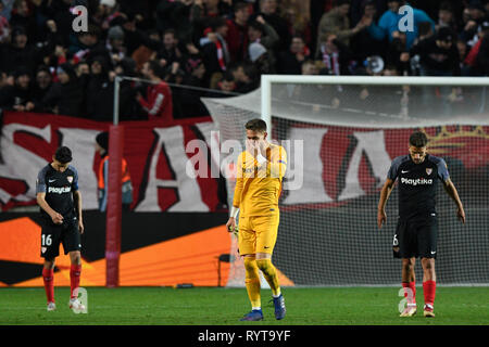 Slavia players react after they lost against Hapoel Beer-Sheva'their ...