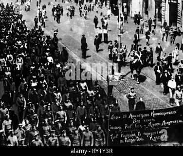 SOLDIERS IN PETROGRAD Stock Photo - Alamy