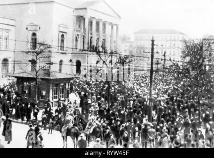 German Revolution 1918/1919: Crowds of people participate in the ...