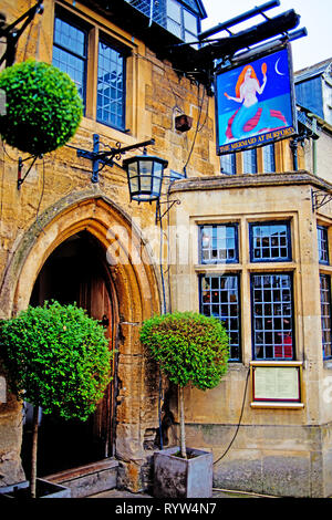 The Mermaid pub at Burford , Oxfordshire , England , Britain , Uk Stock ...
